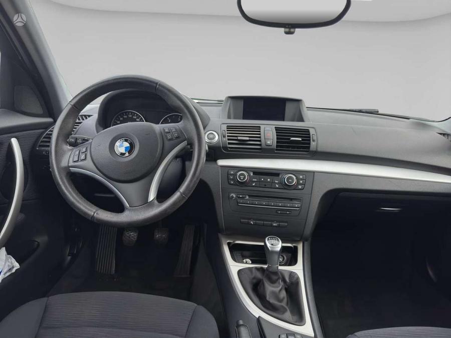 Black BMW 118 2010 in Kaunas, with an engine capacity of 2.00 L and mileage of 244 thousand km for 4490 €, photo 14 on AUTOMOTO.COM.LV