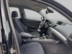 Black BMW 118 2010 in Kaunas, with an engine capacity of 2.00 L and mileage of 244 thousand km for 4490 €, photo 18 on AUTOMOTO.COM.LV