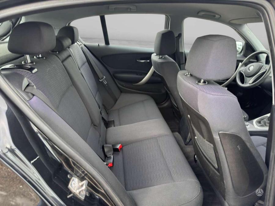 Black BMW 118 2010 in Kaunas, with an engine capacity of 2.00 L and mileage of 244 thousand km for 4490 €, photo 19 on AUTOMOTO.COM.LV