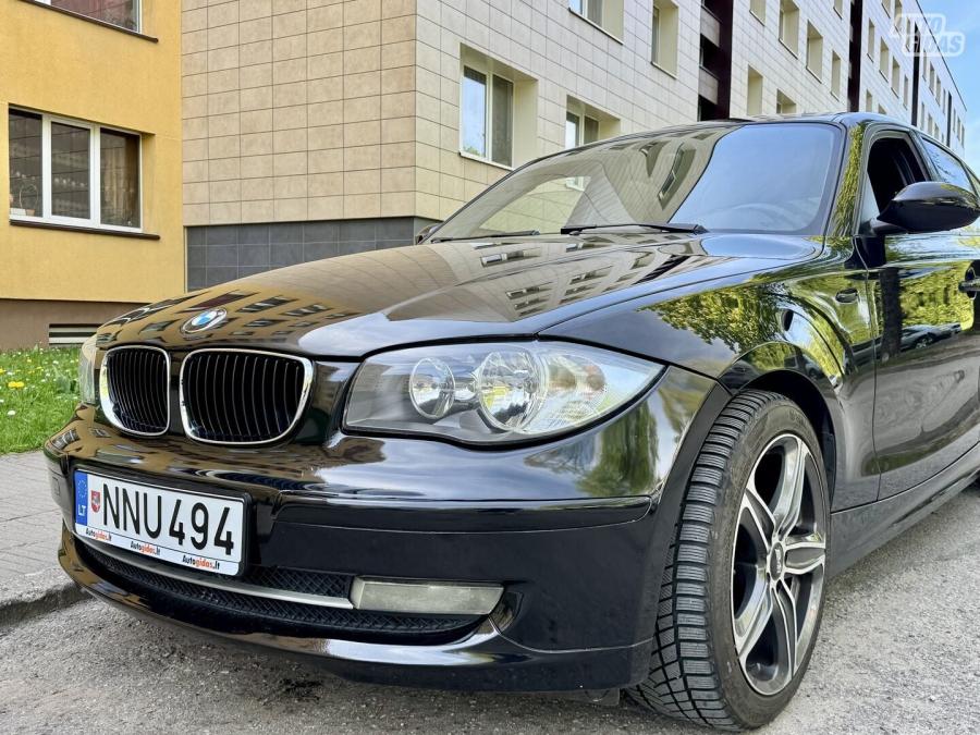 Black BMW 118 2010 in Vilnius, with an engine capacity of 2.00 L and mileage of 298 thousand km for 3850 €, photo 9 on AUTOMOTO.COM.LV