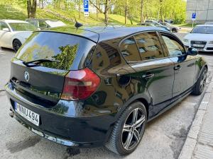 Black BMW 118 2010 in Vilnius, with an engine capacity of 2.00 L and mileage of 298 thousand km for 3850 €, photo 10 on AUTOMOTO.COM.LV