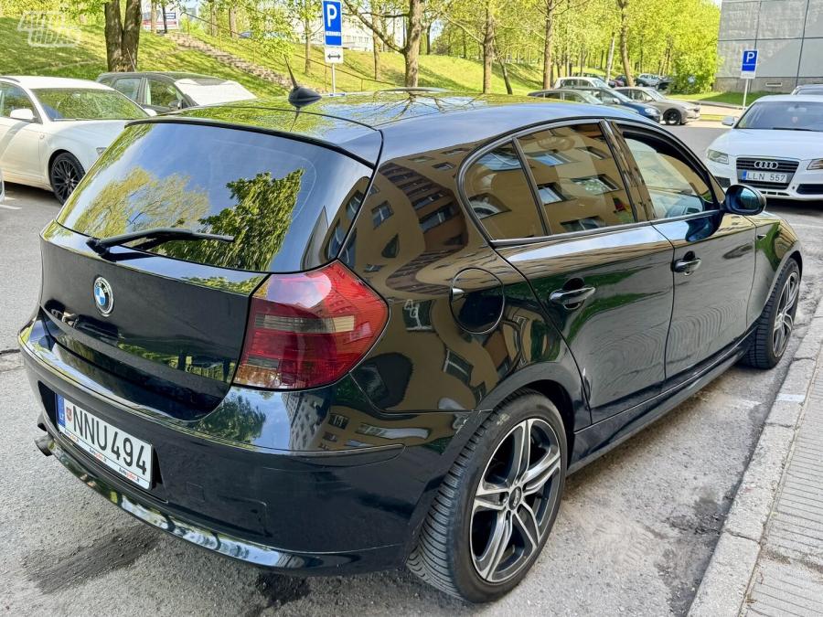 Black BMW 118 2010 in Vilnius, with an engine capacity of 2.00 L and mileage of 298 thousand km for 3850 €, photo 10 on AUTOMOTO.COM.LV