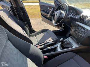 Black BMW 118 2010 in Vilnius, with an engine capacity of 2.00 L and mileage of 298 thousand km for 3850 €, photo 19 on AUTOMOTO.COM.LV