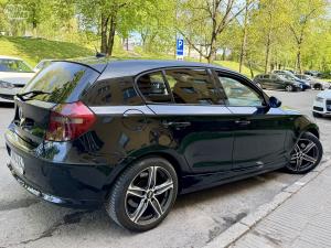 Black BMW 118 2010 in Vilnius, with an engine capacity of 2.00 L and mileage of 298 thousand km for 3850 €, photo 26 on AUTOMOTO.COM.LV