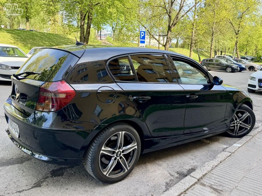 Black BMW 118 2010 in Vilnius, with an engine capacity of 2.00 L and mileage of 298 thousand km for 3850 €, photo 26 on AUTOMOTO.COM.LV