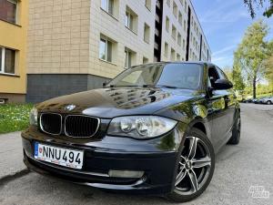 Black BMW 118 2010 in Vilnius, with an engine capacity of 2.00 L and mileage of 298 thousand km for 3850 €, photo 27 on AUTOMOTO.COM.LV