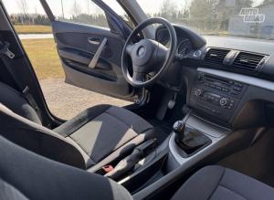 Black BMW 118 2010 in Vilnius, with an engine capacity of 2.00 L and mileage of 298 thousand km for 3850 €, photo 31 on AUTOMOTO.COM.LV