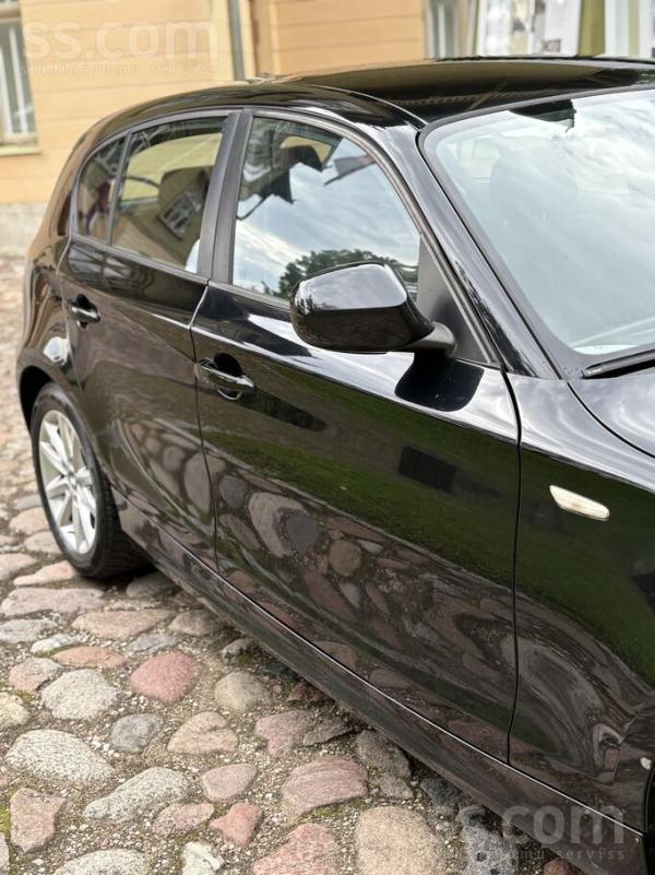 Black BMW 118 2010 in Kuldiga, with an engine capacity of 2.00 L and mileage of 391 thousand km for 3300 €, photo 9 on AUTOMOTO.COM.LV