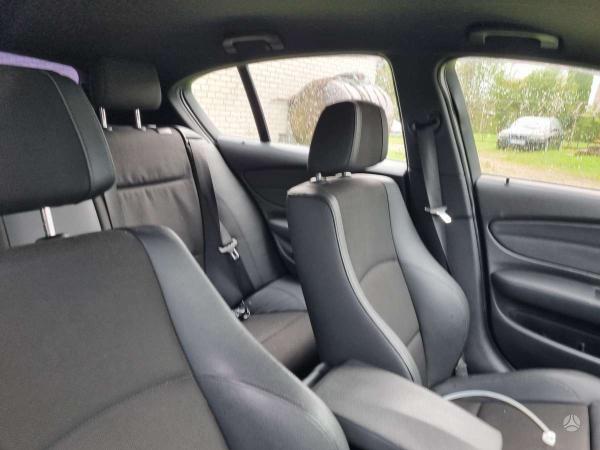 Melns BMW 118 2010 Alīta, ar dzinēja tilpumu 2.00 L un nobraukumu 112 tūkst. km par 1850 €, foto 7 vietnē AUTOMOTO.COM.LV