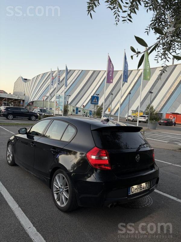 Melns BMW 118 2010 Rīga, ar dzinēja tilpumu 2.00 L un nobraukumu 300 tūkst. km par 3700 €, foto 3 vietnē AUTOMOTO.COM.LV