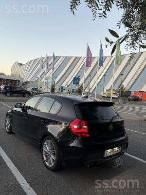Melns BMW 118 2010 Rīga, ar dzinēja tilpumu 2.00 L un nobraukumu 300 tūkst. km par 3700 €, foto 3 vietnē AUTOMOTO.COM.LV
