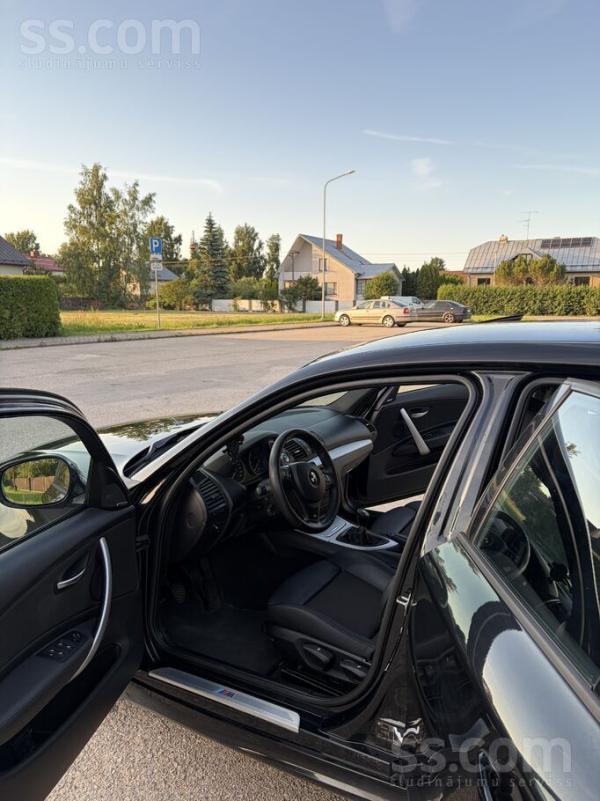 Melns BMW 118 2010 Rīga, ar dzinēja tilpumu 2.00 L un nobraukumu 300 tūkst. km par 3700 €, foto 5 vietnē AUTOMOTO.COM.LV