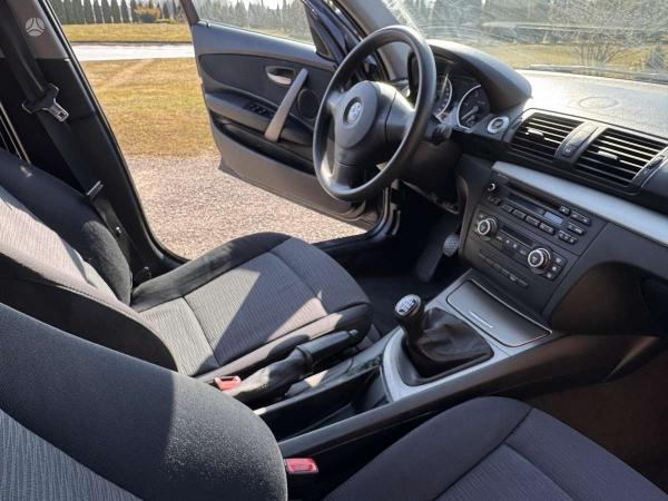 Melns BMW 118 2010 Viļņa, ar dzinēja tilpumu 2.00 L un nobraukumu 298 tūkst. km par 3350 €, foto 7 vietnē AUTOMOTO.COM.LV