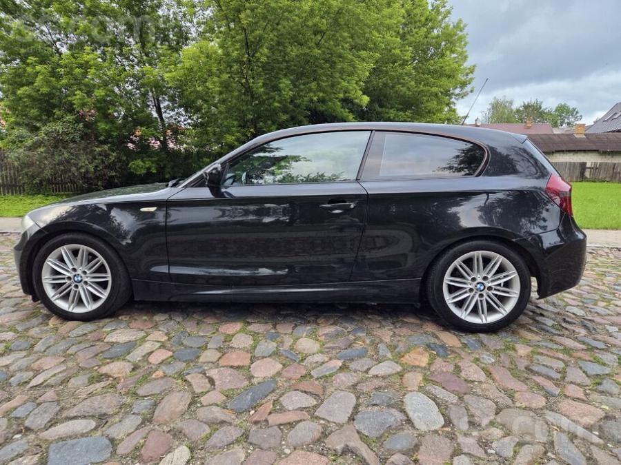 Black BMW 118 2011 in Jelgava, with an engine capacity of 2.00 L and mileage of 0 thousand km for 5100 €, photo 4 on AUTOMOTO.COM.LV