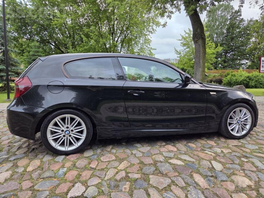 Black BMW 118 2011 in Jelgava, with an engine capacity of 2.00 L and mileage of 0 thousand km for 5100 €, photo 6 on AUTOMOTO.COM.LV