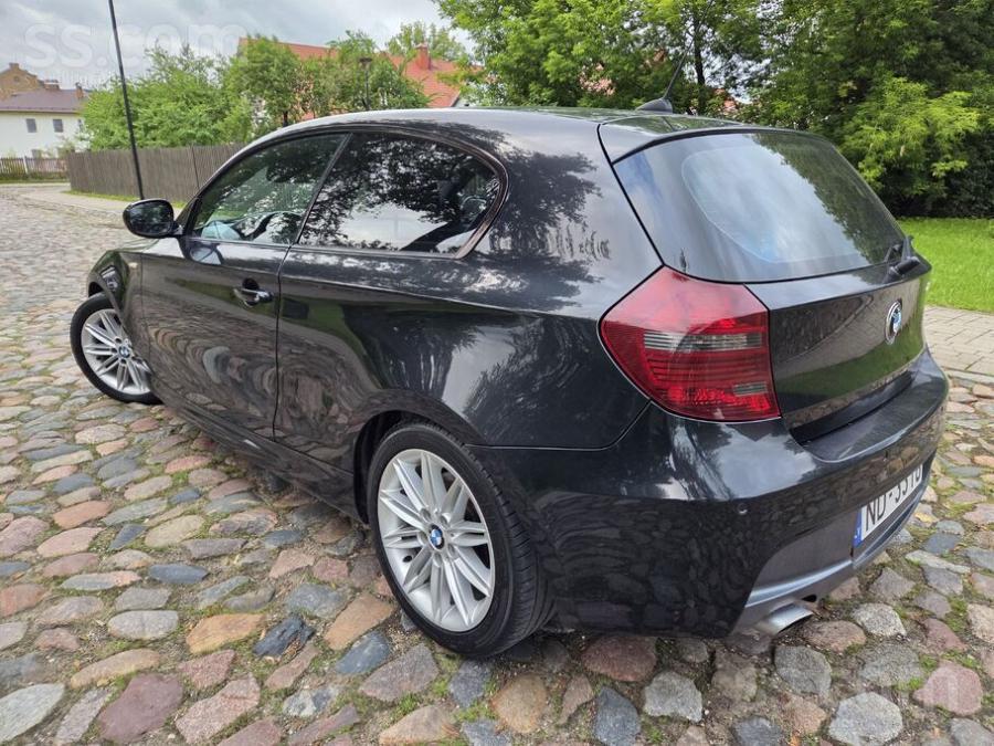 Black BMW 118 2011 in Jelgava, with an engine capacity of 2.00 L and mileage of 0 thousand km for 5100 €, photo 7 on AUTOMOTO.COM.LV