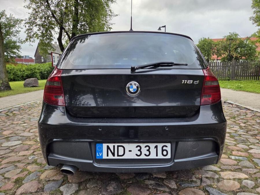 Black BMW 118 2011 in Jelgava, with an engine capacity of 2.00 L and mileage of 0 thousand km for 5100 €, photo 8 on AUTOMOTO.COM.LV