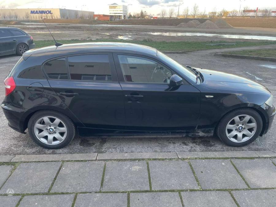 Melns BMW 118 2011 Klaipėda, ar dzinēja tilpumu 2.00 L un nobraukumu 300 tūkst. km par 2300 €, foto 4 vietnē AUTOMOTO.COM.LV