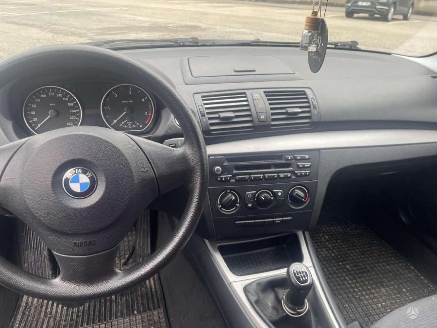 Melns BMW 118 2011 Klaipėda, ar dzinēja tilpumu 2.00 L un nobraukumu 300 tūkst. km par 2300 €, foto 12 vietnē AUTOMOTO.COM.LV