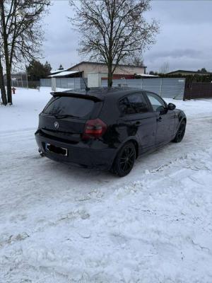 Black BMW 118 2011 in Kaunas, with an engine capacity of 2.00 L and mileage of 352 thousand km for 2800 €, photo 6 on AUTOMOTO.COM.LV