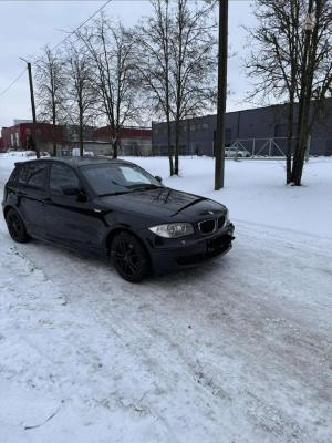 Black BMW 118 2011 in Kaunas, with an engine capacity of 2.00 L and mileage of 352 thousand km for 2800 €, photo 8 on AUTOMOTO.COM.LV