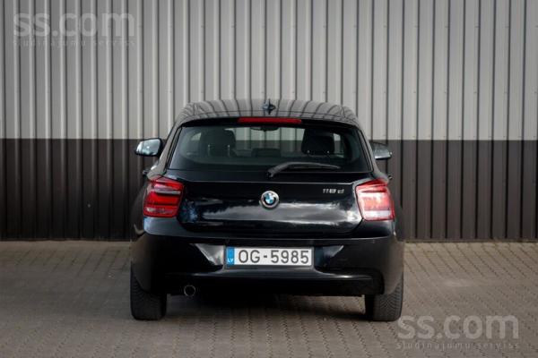 Melns BMW 118 2011 Tukums, ar dzinēja tilpumu 2.00 L un nobraukumu 203 tūkst. km par 6990 €, foto 5 vietnē AUTOMOTO.COM.LV