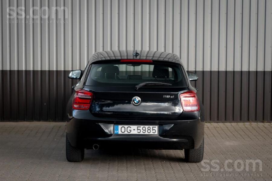 Black BMW 118 2011 in Tukums, with an engine capacity of 2.00 L and mileage of 203 thousand km for 6990 €, photo 5 on AUTOMOTO.COM.LV