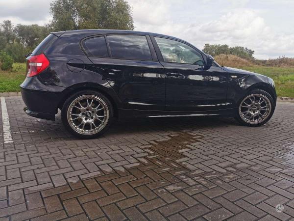 Black BMW 118 2011 in Marijampole, with an engine capacity of 2.00 L and mileage of 340 thousand km for 3600 €, photo 2 on AUTOMOTO.COM.LV