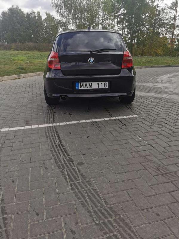 Black BMW 118 2011 in Marijampole, with an engine capacity of 2.00 L and mileage of 340 thousand km for 3600 €, photo 3 on AUTOMOTO.COM.LV