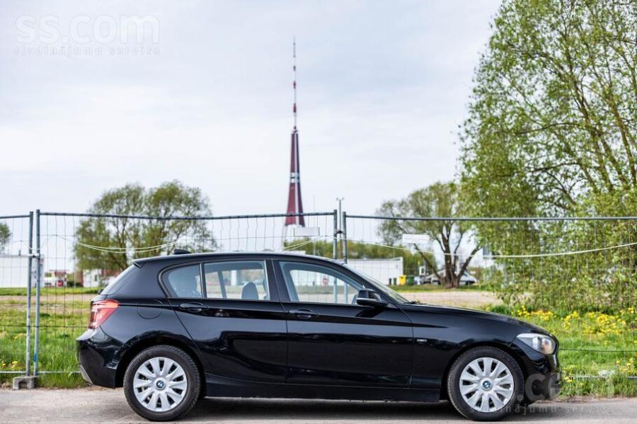 Black BMW 118 2011 in Riga, with an engine capacity of 2.00 L and mileage of 325 thousand km for 6290 €, photo 6 on AUTOMOTO.COM.LV