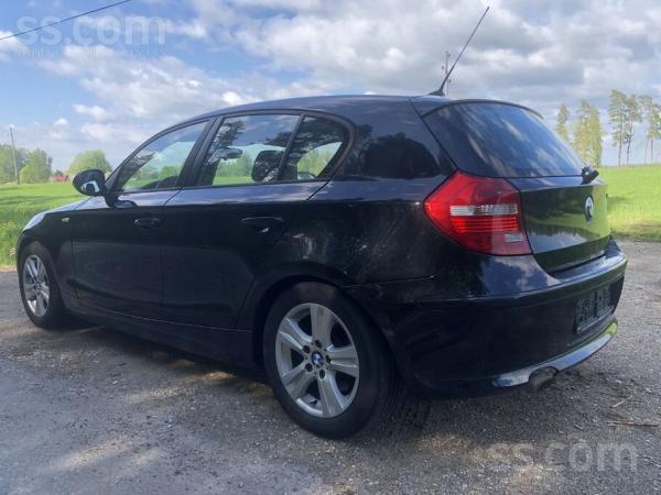 Melns BMW 118 2011 Valmiera, ar dzinēja tilpumu 2.00 L un nobraukumu 209 tūkst. km par 4550 €, foto 4 vietnē AUTOMOTO.COM.LV