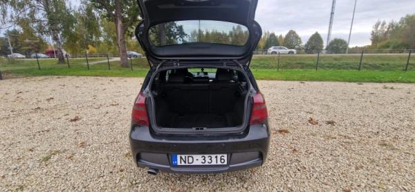 Black BMW 118 2011 in Riga, with an engine capacity of 2.00 L and mileage of 298 thousand km for 5100 €, photo 9 on AUTOMOTO.COM.LV