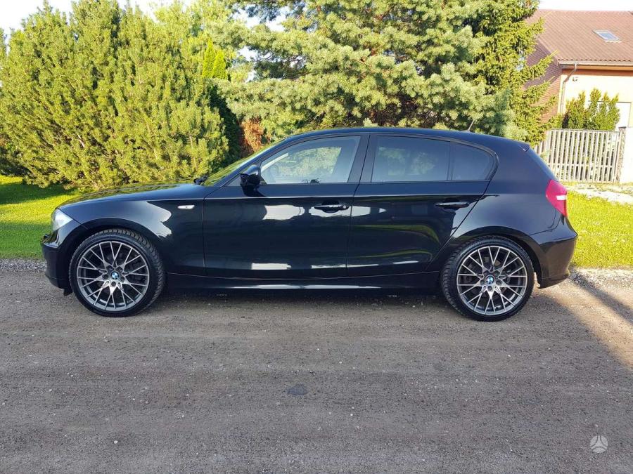 Black BMW 118 2011 in Kaunas, with an engine capacity of 2.00 L and mileage of 259 thousand km for 4400 €, photo 3 on AUTOMOTO.COM.LV