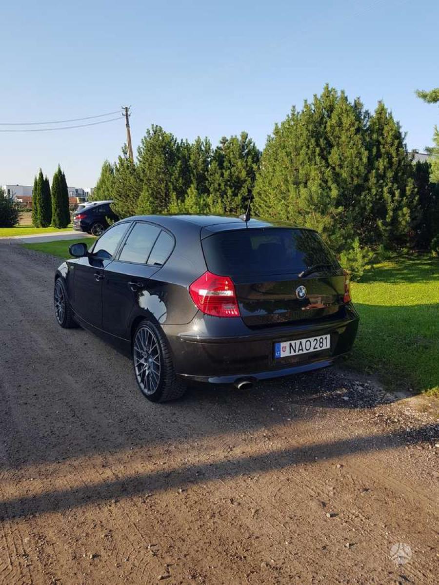 Black BMW 118 2011 in Kaunas, with an engine capacity of 2.00 L and mileage of 259 thousand km for 4400 €, photo 4 on AUTOMOTO.COM.LV