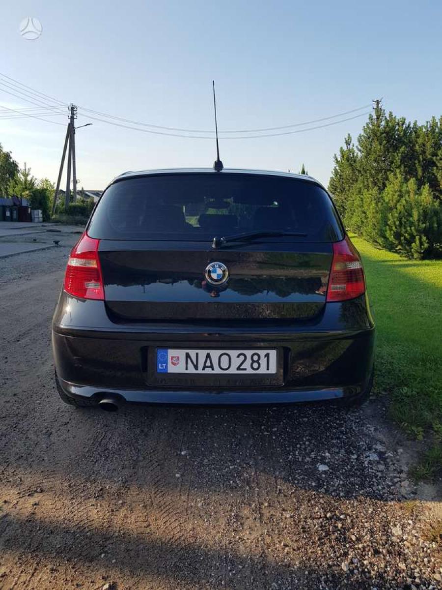 Black BMW 118 2011 in Kaunas, with an engine capacity of 2.00 L and mileage of 259 thousand km for 4400 €, photo 5 on AUTOMOTO.COM.LV
