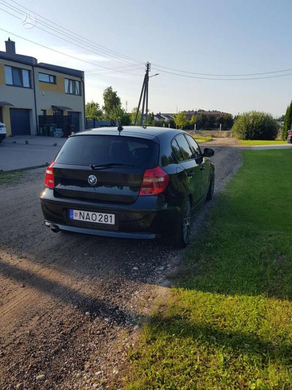 Melns BMW 118 2011 Kauņa, ar dzinēja tilpumu 2.00 L un nobraukumu 259 tūkst. km par 4400 €, foto 5 vietnē AUTOMOTO.COM.LV