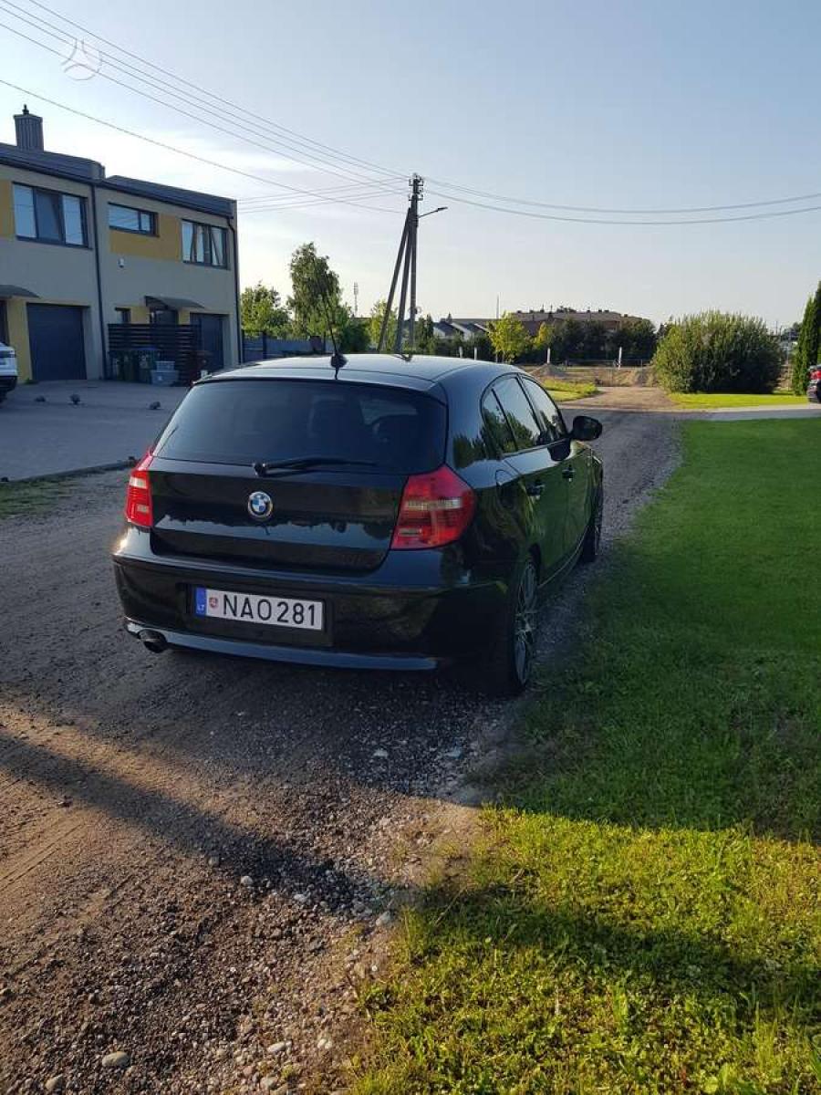 Black BMW 118 2011 in Kaunas, with an engine capacity of 2.00 L and mileage of 259 thousand km for 4400 €, photo 6 on AUTOMOTO.COM.LV
