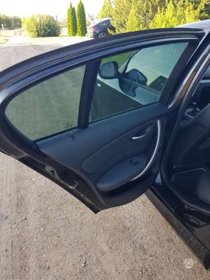 Black BMW 118 2011 in Kaunas, with an engine capacity of 2.00 L and mileage of 259 thousand km for 4400 €, photo 12 on AUTOMOTO.COM.LV