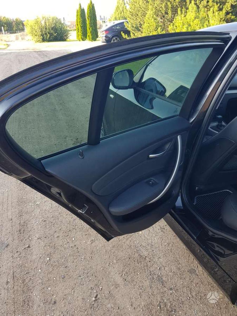 Black BMW 118 2011 in Kaunas, with an engine capacity of 2.00 L and mileage of 259 thousand km for 4400 €, photo 12 on AUTOMOTO.COM.LV
