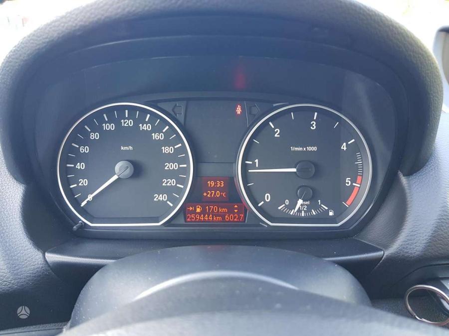 Black BMW 118 2011 in Kaunas, with an engine capacity of 2.00 L and mileage of 259 thousand km for 4400 €, photo 21 on AUTOMOTO.COM.LV