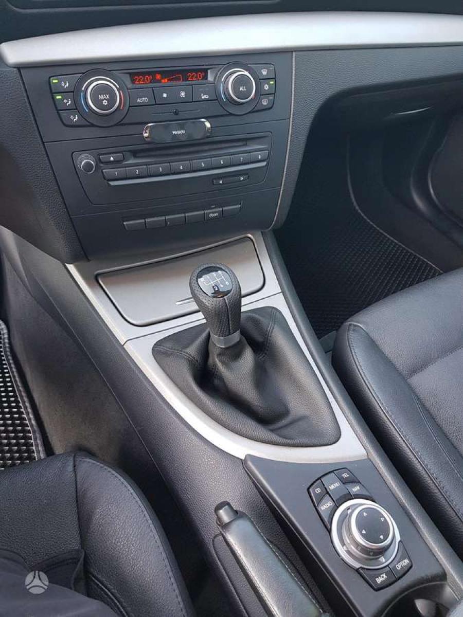 Black BMW 118 2011 in Kaunas, with an engine capacity of 2.00 L and mileage of 259 thousand km for 4400 €, photo 22 on AUTOMOTO.COM.LV