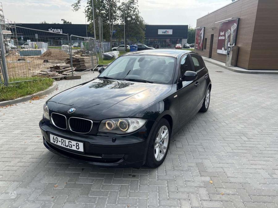 Black BMW 118 2011 in Alytus, with an engine capacity of 2.00 L and mileage of 360 thousand km for 4250 €, photo 1 on AUTOMOTO.COM.LV