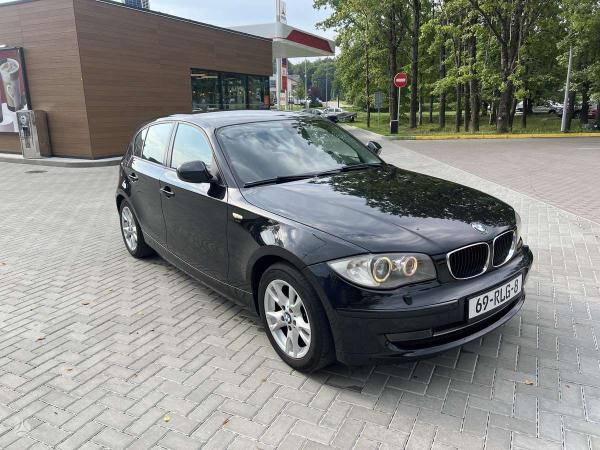 Black BMW 118 2011 in Alytus, with an engine capacity of 2.00 L and mileage of 360 thousand km for 4250 €, photo 2 on AUTOMOTO.COM.LV