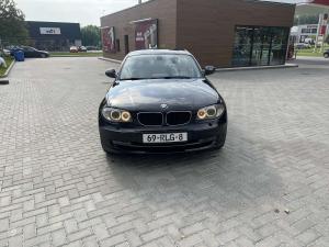 Black BMW 118 2011 in Alytus, with an engine capacity of 2.00 L and mileage of 360 thousand km for 4250 €, photo 4 on AUTOMOTO.COM.LV