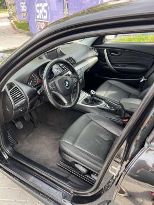 Black BMW 118 2011 in Alytus, with an engine capacity of 2.00 L and mileage of 360 thousand km for 4250 €, photo 12 on AUTOMOTO.COM.LV