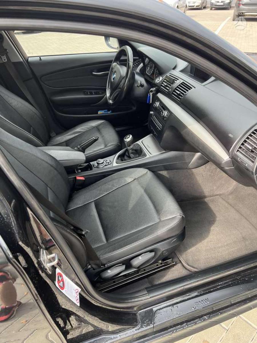 Black BMW 118 2011 in Alytus, with an engine capacity of 2.00 L and mileage of 360 thousand km for 4250 €, photo 13 on AUTOMOTO.COM.LV