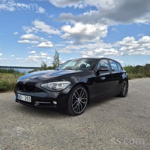 Black BMW 118 2011 in Riga, with an engine capacity of 2.00 L and mileage of 238 thousand km for 5750 €, photo 4 on AUTOMOTO.COM.LV