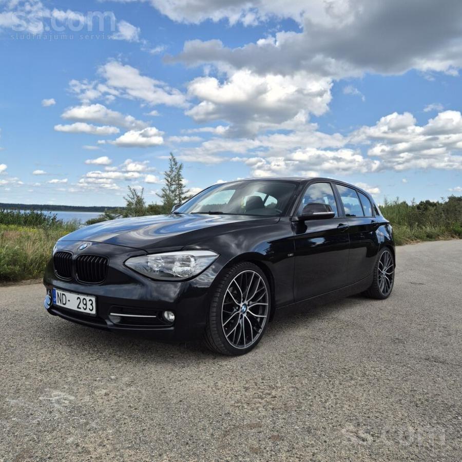 Black BMW 118 2011 in Riga, with an engine capacity of 2.00 L and mileage of 238 thousand km for 5750 €, photo 4 on AUTOMOTO.COM.LV