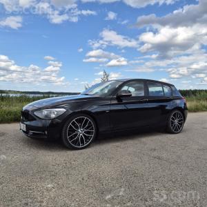 Black BMW 118 2011 in Riga, with an engine capacity of 2.00 L and mileage of 238 thousand km for 5750 €, photo 5 on AUTOMOTO.COM.LV