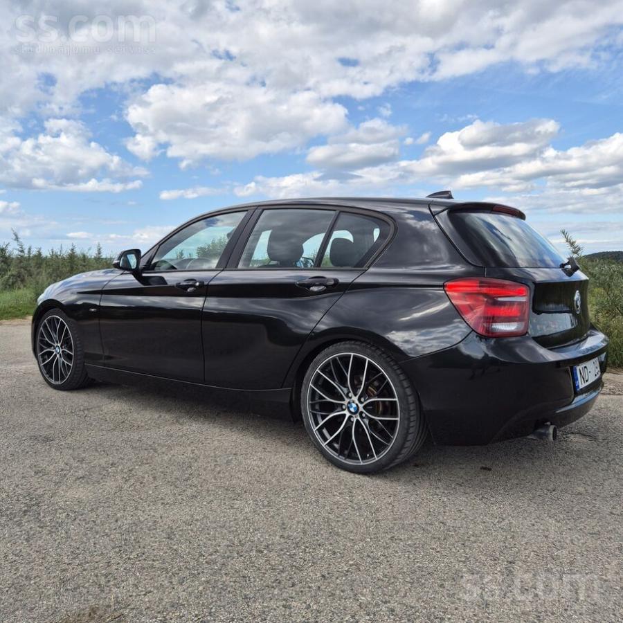 Black BMW 118 2011 in Riga, with an engine capacity of 2.00 L and mileage of 238 thousand km for 5750 €, photo 8 on AUTOMOTO.COM.LV